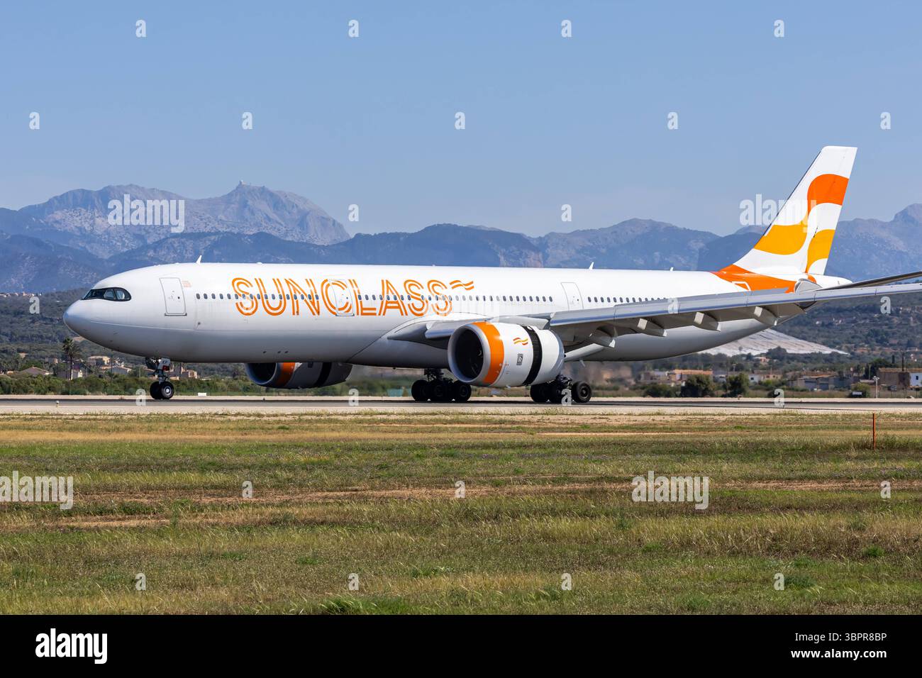 Sunclass Airlines Airbus A330-900 Flugzeug Flughafen Palma de Mallorca ...