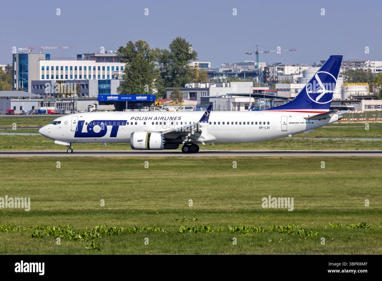 LOT Polish Airlines Boeing 737-8 MAX Flugzeug Flughafen in Warschau ...