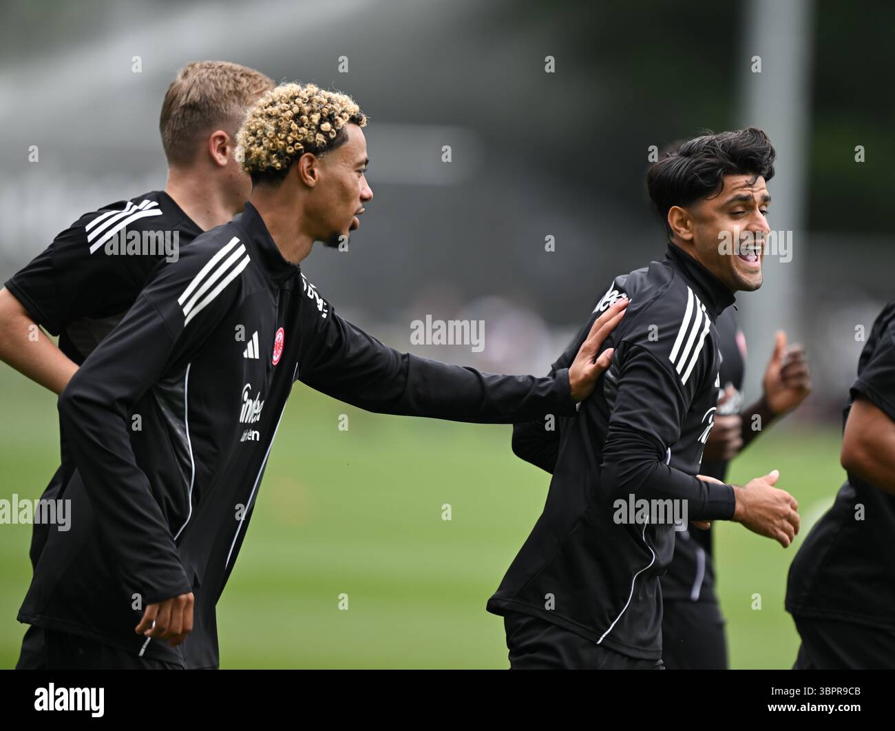 09 July 2025, Hesse, Frankfurt/Main: Hugo Ekitiké (l) and Mahmoud ...