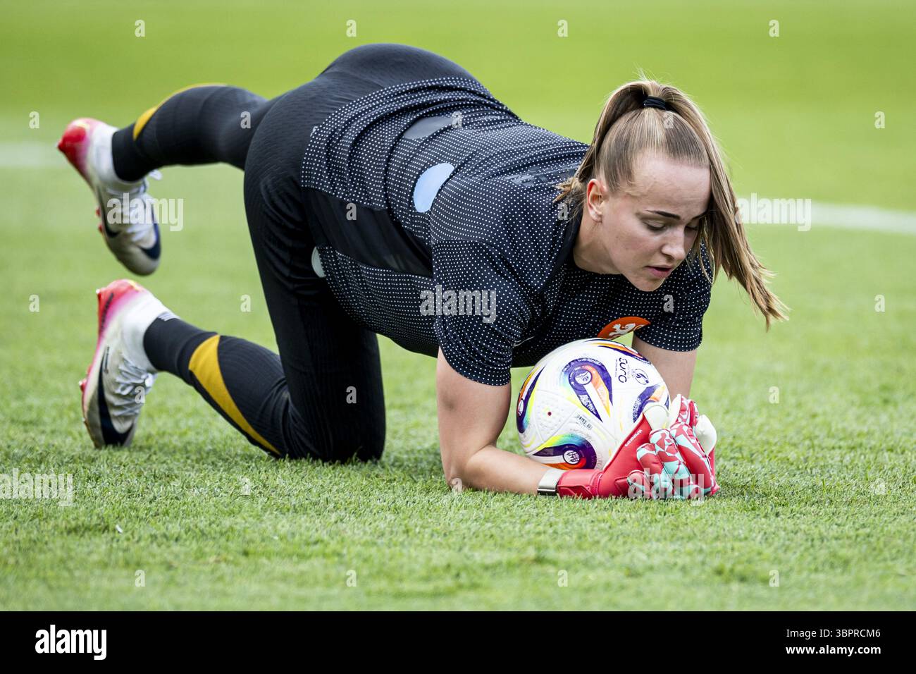 ZURICH - Netherlands goalkeeper Daphne van Domselaar during the EC ...