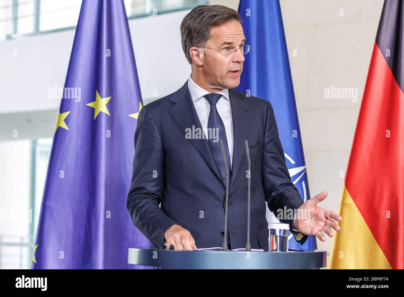 Pressekonferenz mit Bundeskanzler Friedrich Merz und Generalsekretärs ...