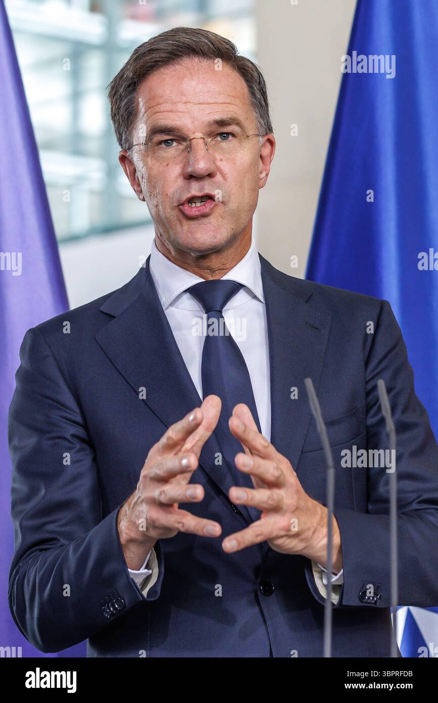 Pressekonferenz mit Bundeskanzler Friedrich Merz und Generalsekretärs ...