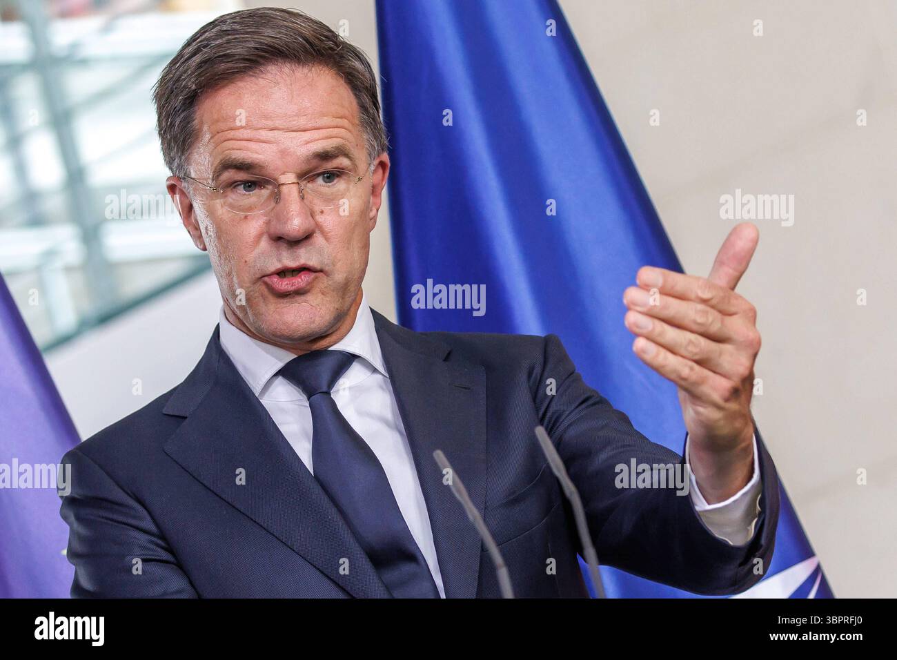 Pressekonferenz mit Bundeskanzler Friedrich Merz und Generalsekretärs ...