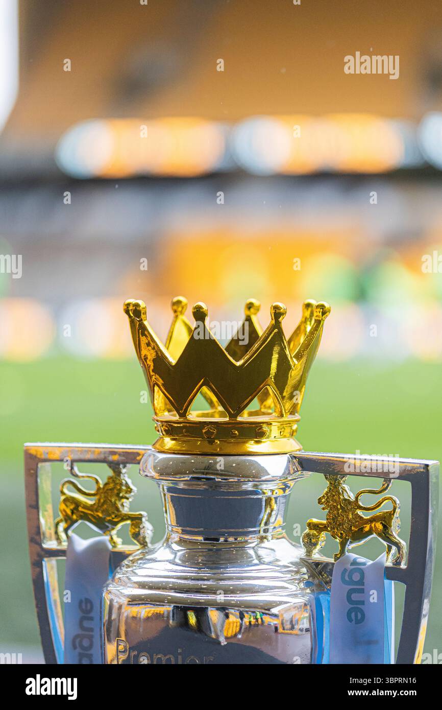 Chelsea premier league trophy hi-res stock photography and images - Alamy