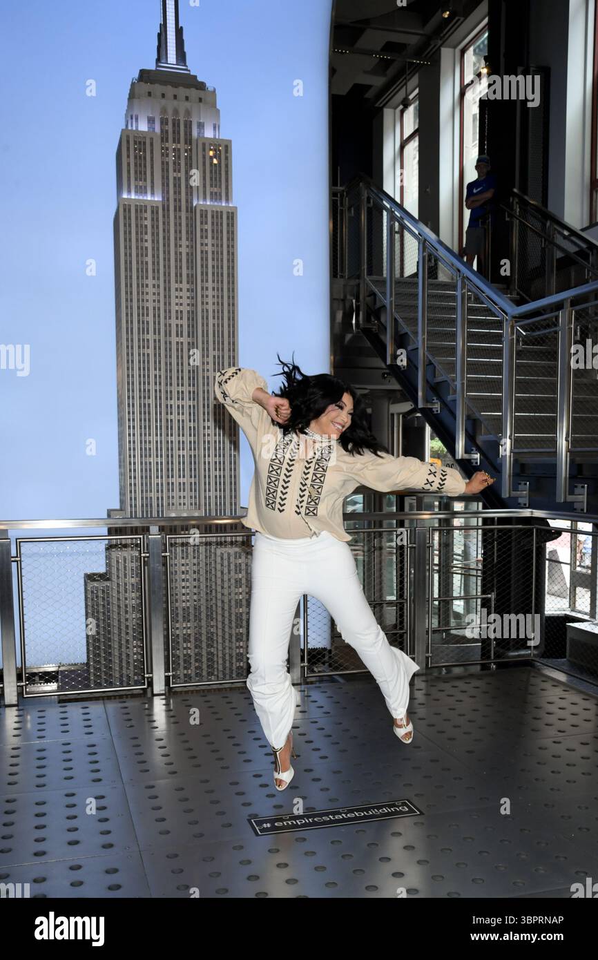 Tisha Campbell visits the Empire State Building to celebrate the ...