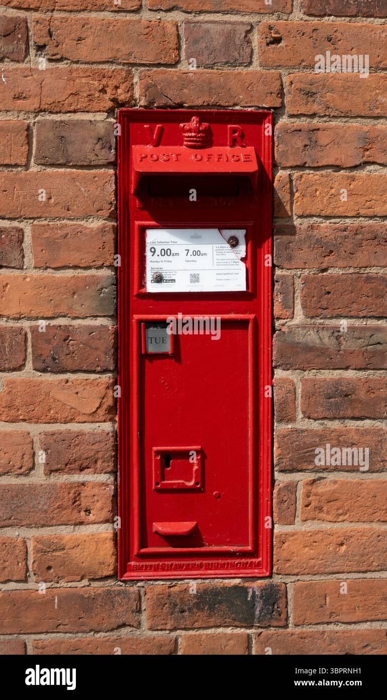 Victorian wall-mounted post box, Whitley Village, Coventry, West ...