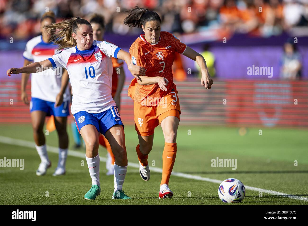 ZURICH - (l-r) Ella Toone of England, Caitlin Dijkstra of the ...
