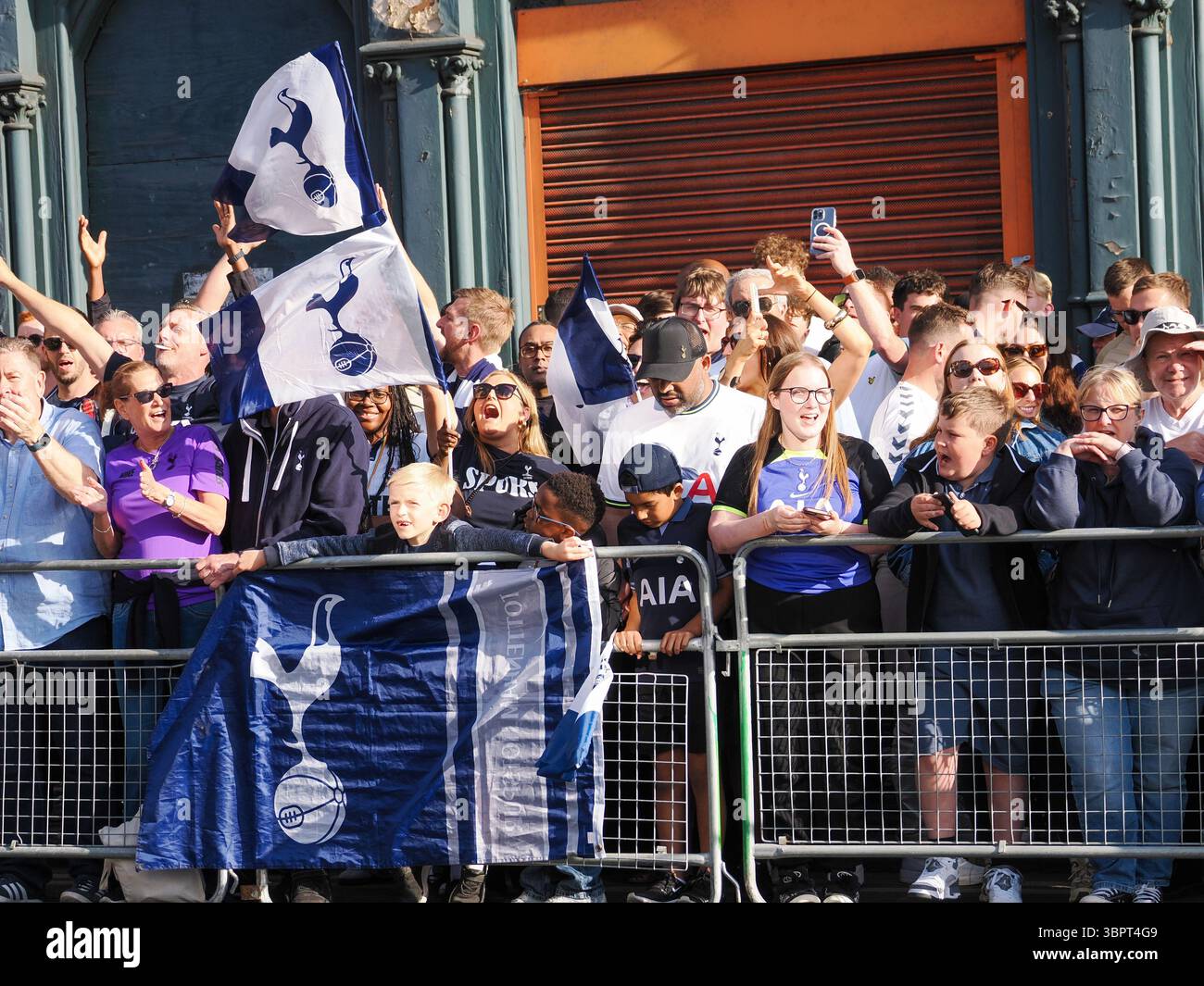 London, UK. 23 May 2025. Tottenham Hotspur football fans line the ...