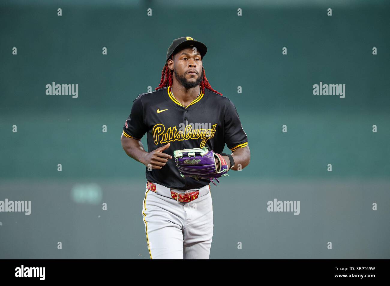 July 8, 2025: Pittsburgh Pirates center fielder Oneil Cruz (15) is seen ...