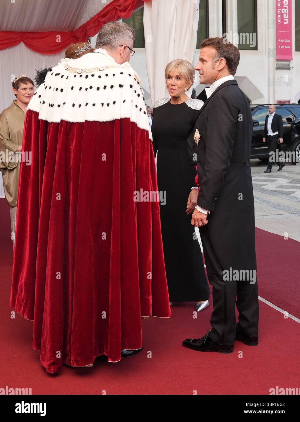 Lord Mayor of the City of London Alastair King greets President of ...
