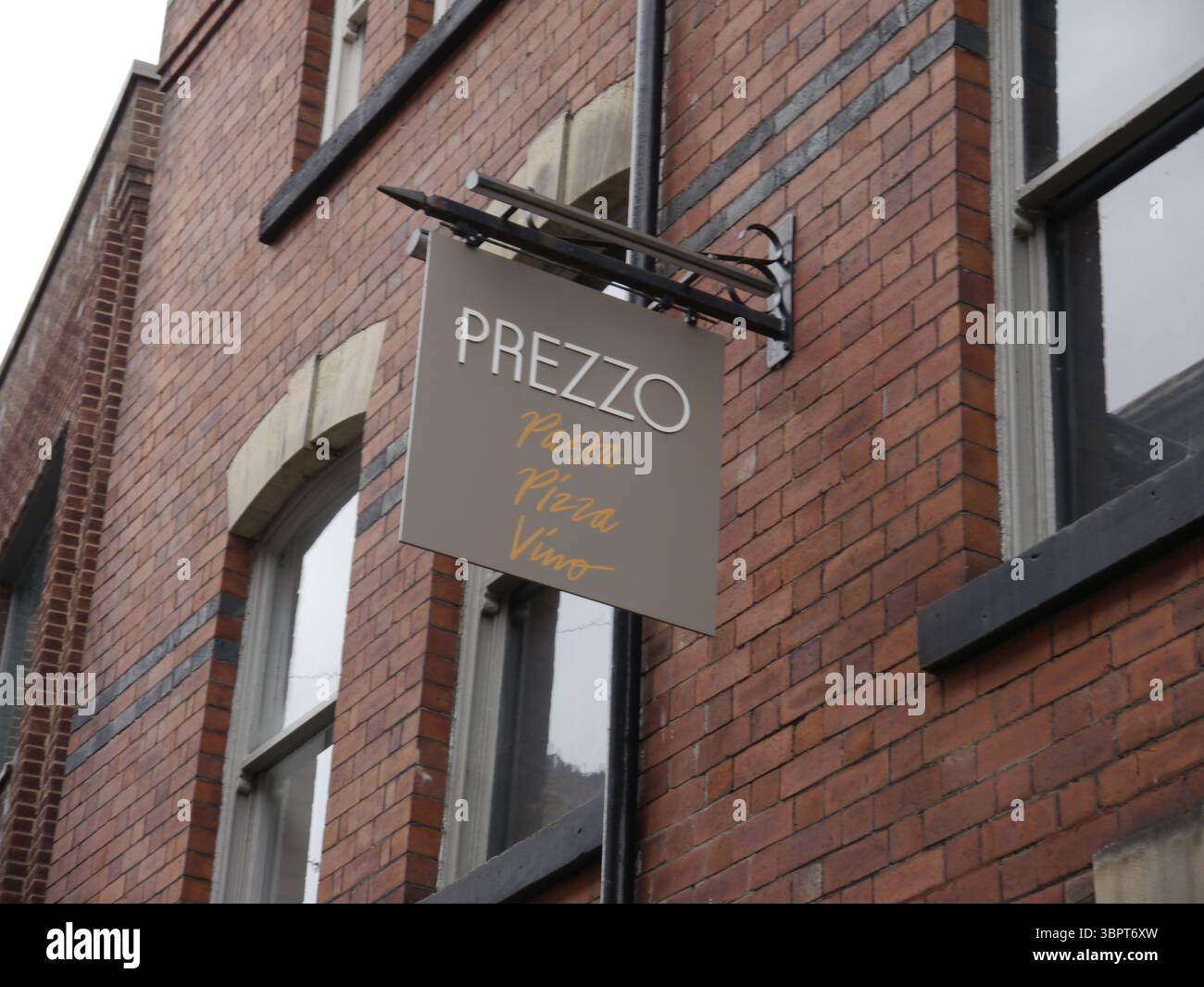 Prezzo pasta, pizza, vino bar Corporate logo signs in York City centre ...