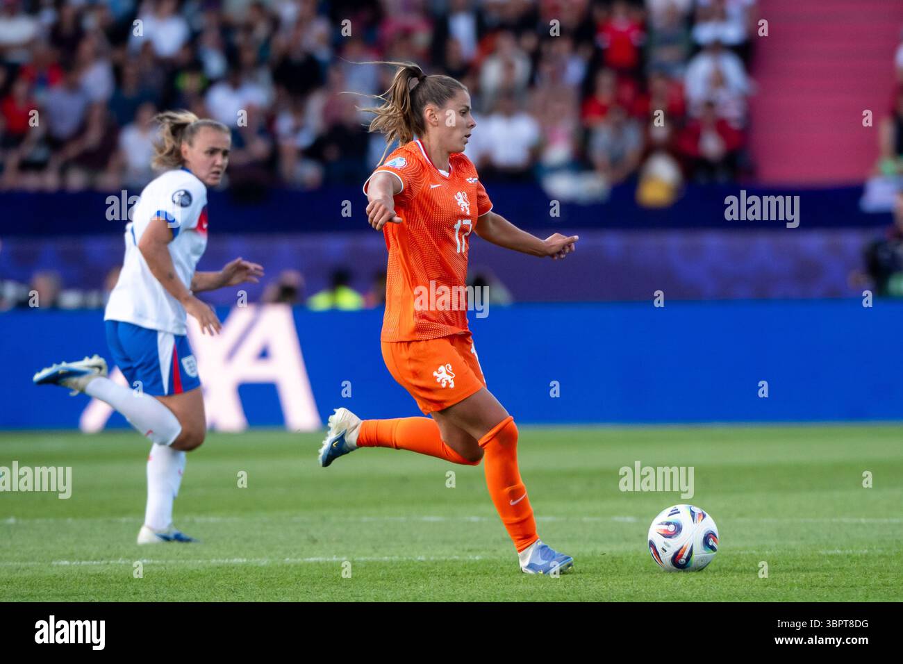 Victoria Pelova (Niederlande, #17) am Ball, SUI, England vs Niederlande ...