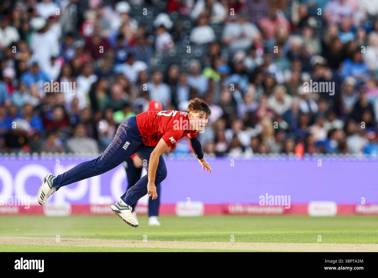 #25, Issy Wong of England in action bowling during the Vitality ...