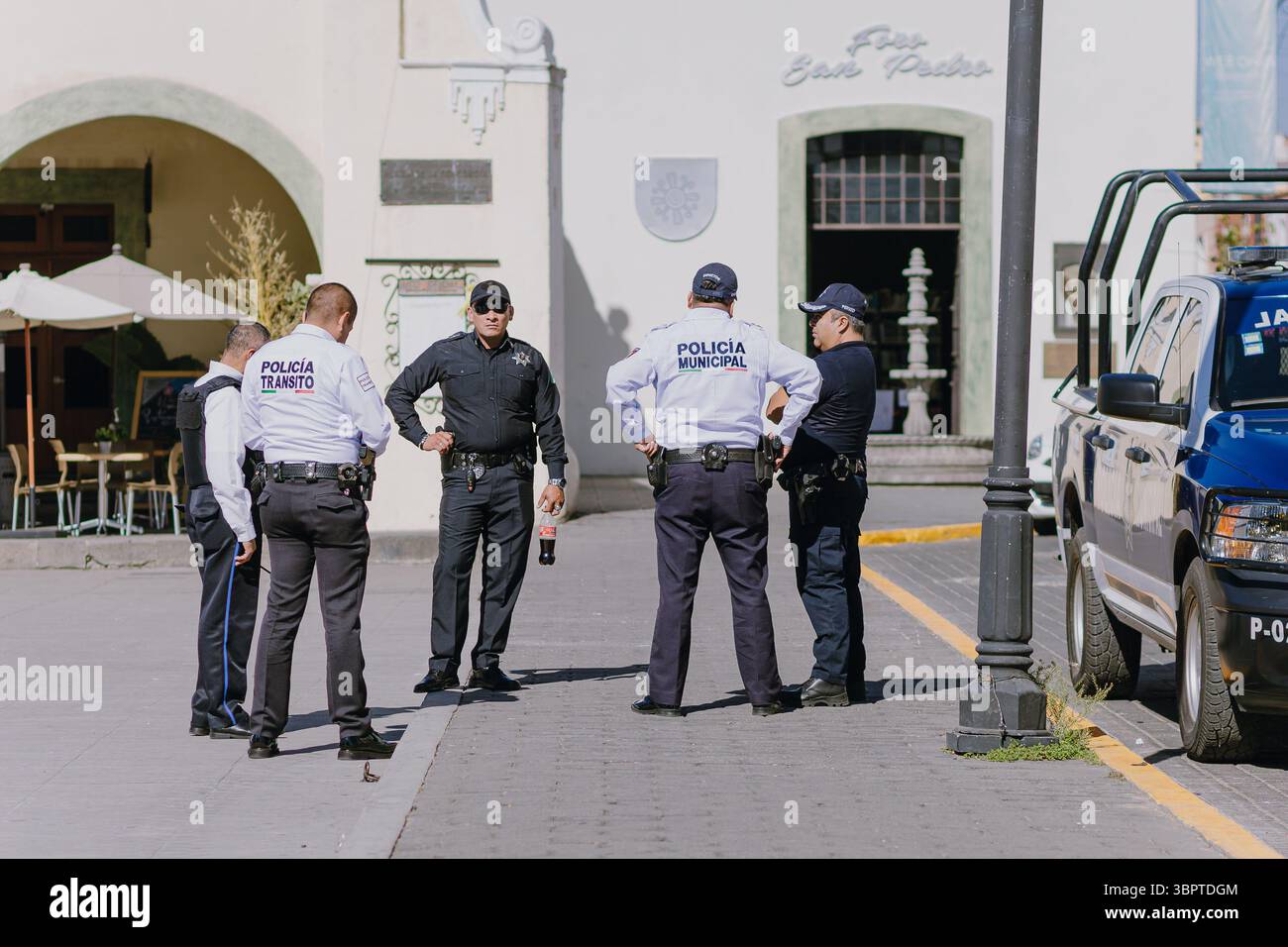 Law enforcement agents stand hi-res stock photography and images - Alamy