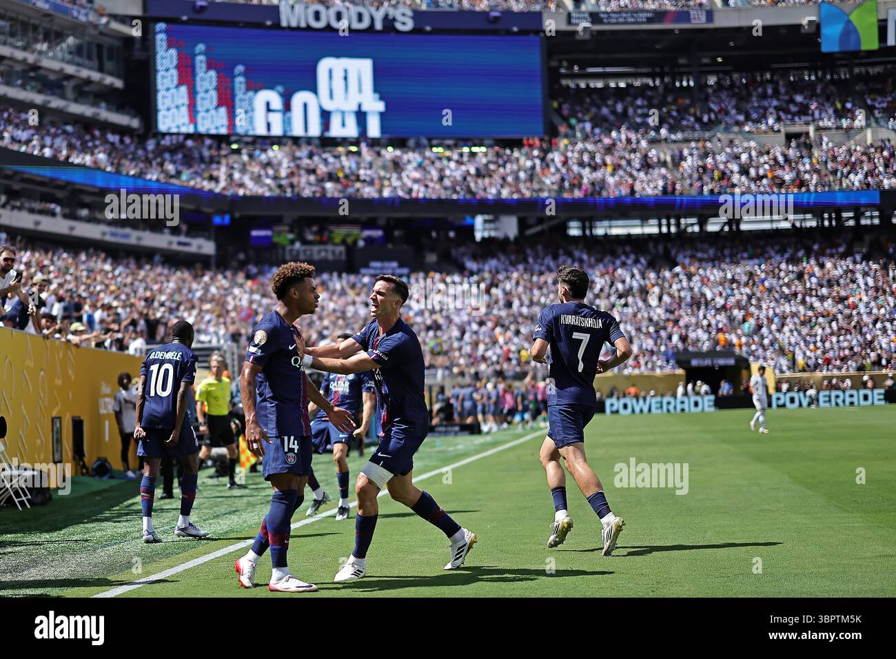 Desire doue psg celebrate hi-res stock photography and images - Alamy