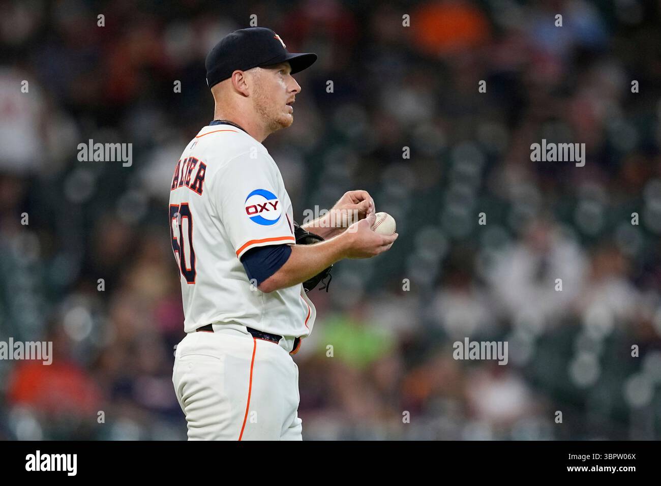 Houston Astros starting pitcher Brandon Walter looks the outfield after ...