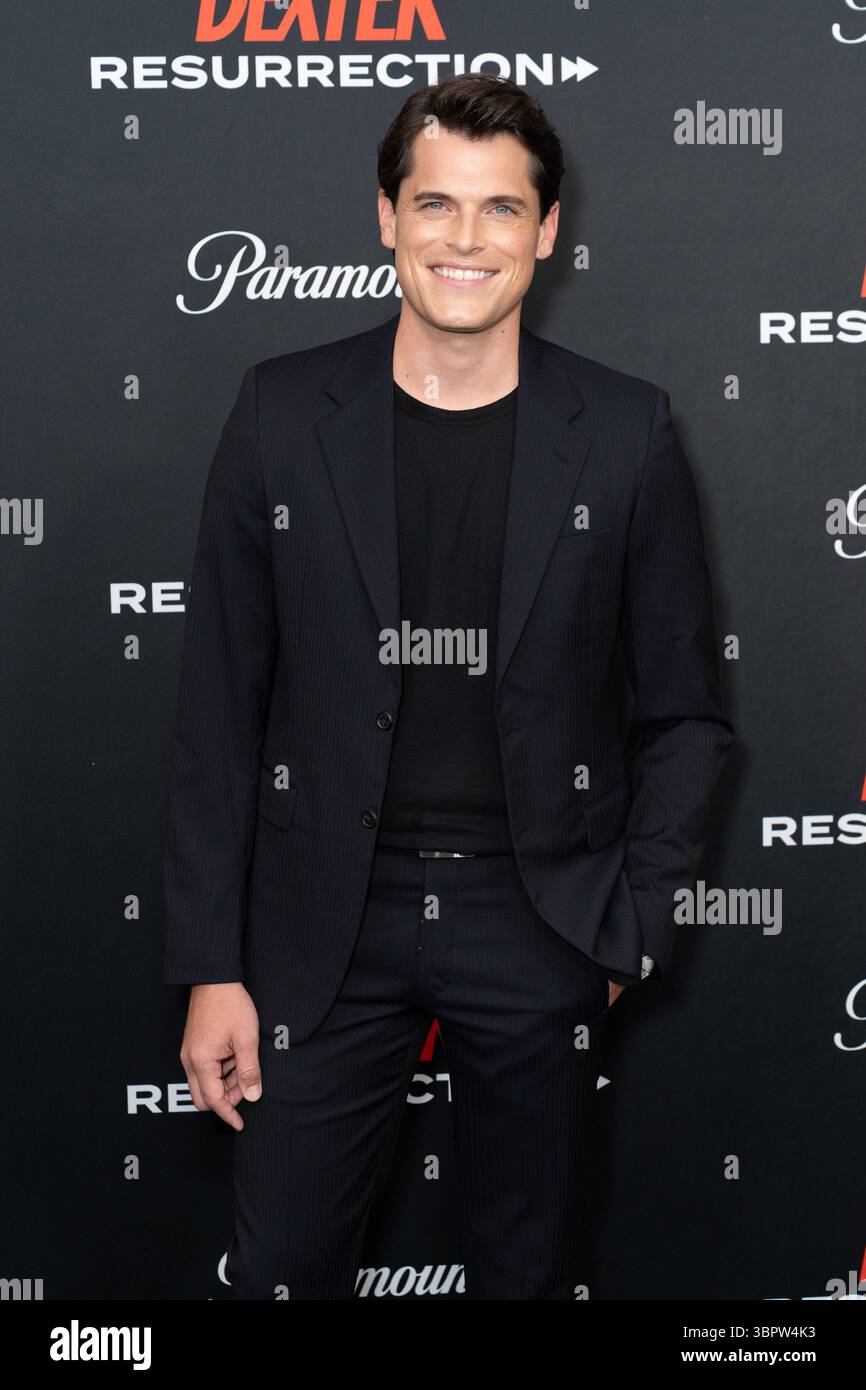 Bryan Lillis arrives on the red carpet at the world premiere of 'Dexter ...