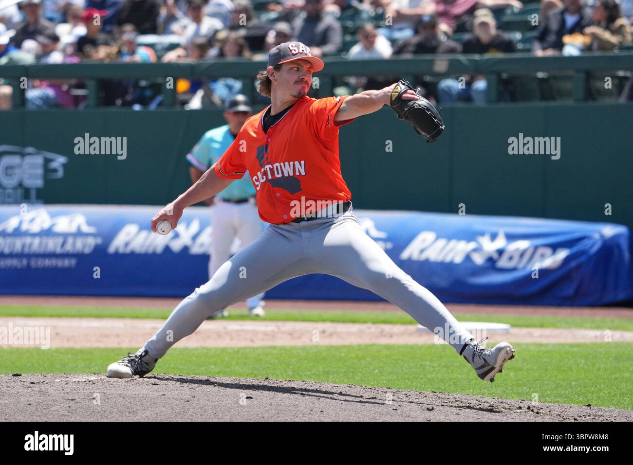 June 222025: Sacramento pitcher Trent Harris (51) throws a pitch during ...
