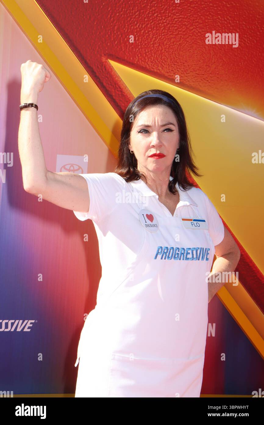 Progressive girl, Flo, Stephanie Courtney 07/07/2025 The World Premiere ...