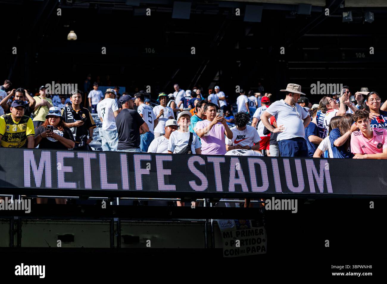 Real madrid fans usa hi-res stock photography and images - Alamy