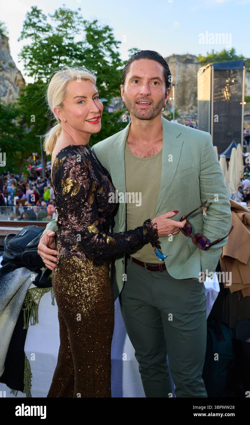 Heather MILLS and her boyfriend / fiancé Mike DICKMAN at the Premiere ...