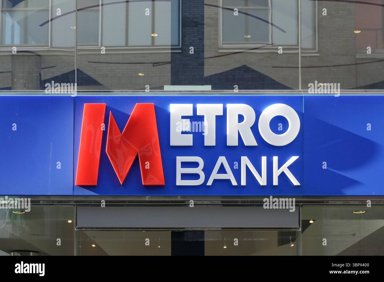 Metro Bank- modern British high street retail & commercial bank ...