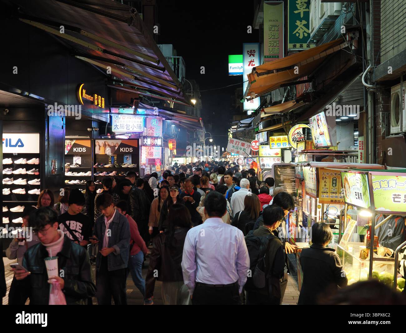Crowded Street View of Raohe Street Night Market Stock Photo - Alamy