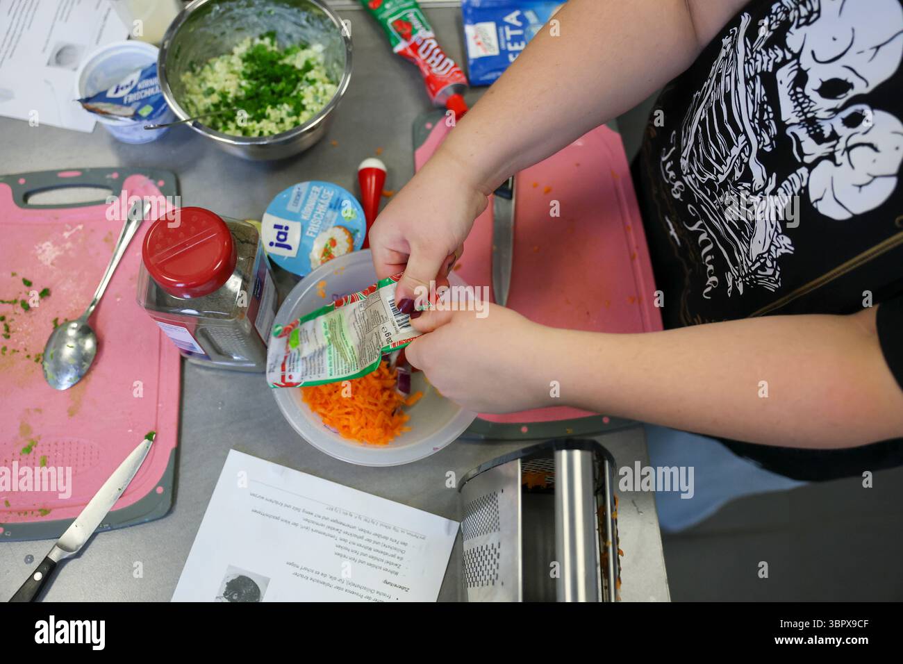 Morbidly obese woman hi-res stock photography and images - Alamy