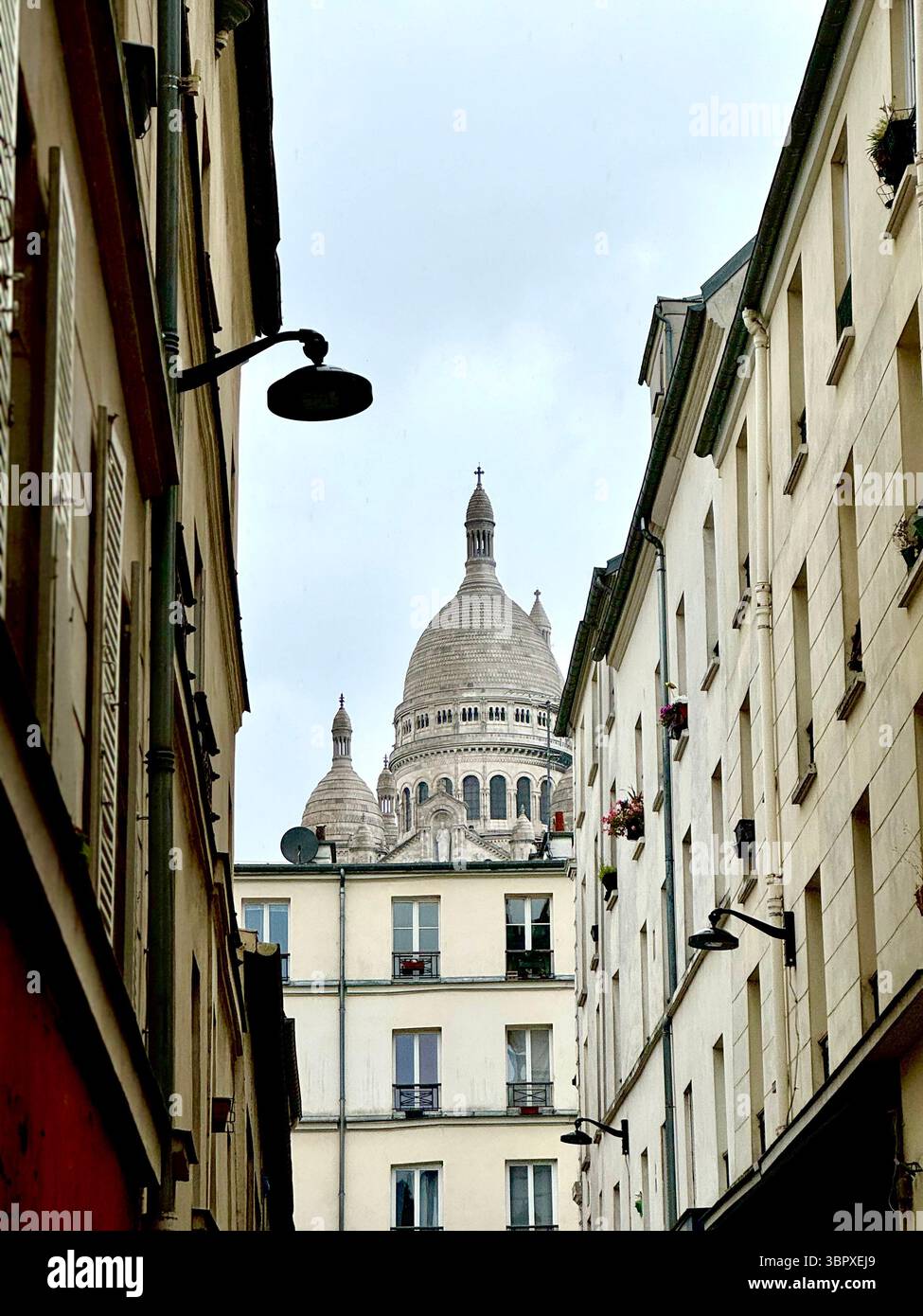 Iconic Paris scenes: Eiffel Tower, Notre-Dame, Montmartre, Louvre ...
