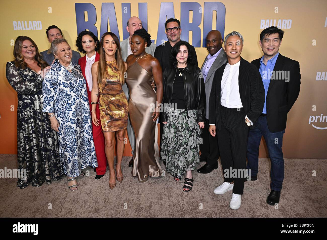 Maggie Q, John Carroll Lynch, Courtney Taylor und Cast bei der Premiere der Amazon Prime Video ...