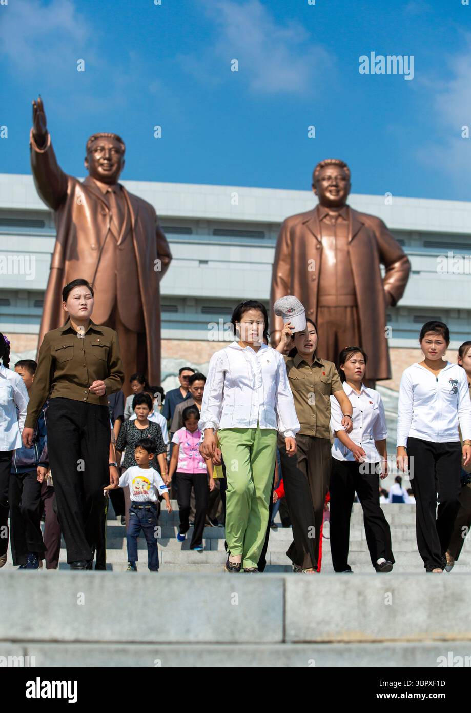 People in front of the statues of the Leaders in Mansudae Grand ...