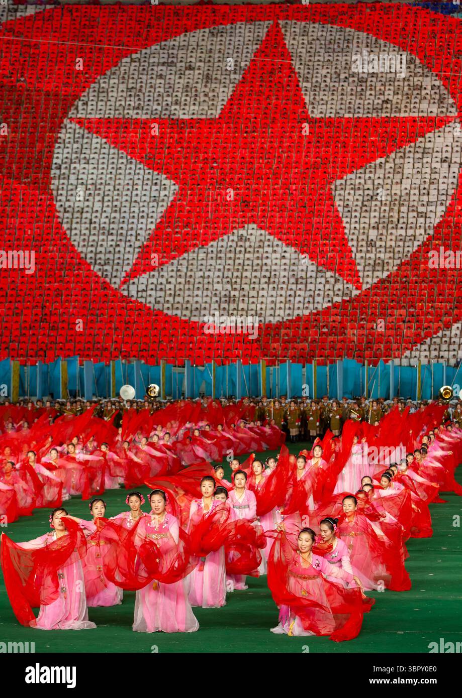 North korean flag made by children holding up boards during Arirang ...