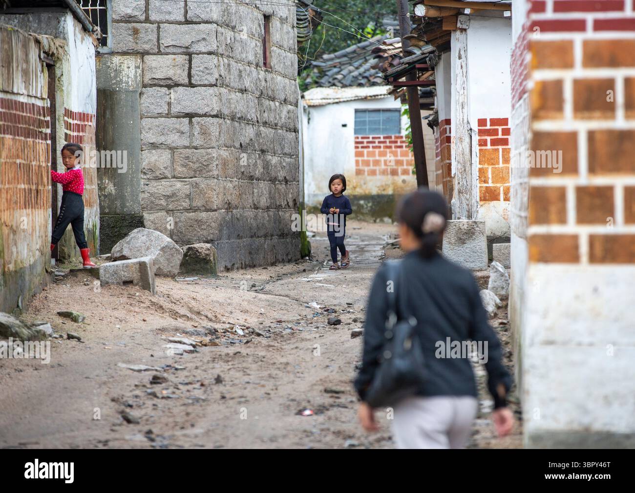 North Korean children in the old quarter, North Hwanghae, Kaesong ...