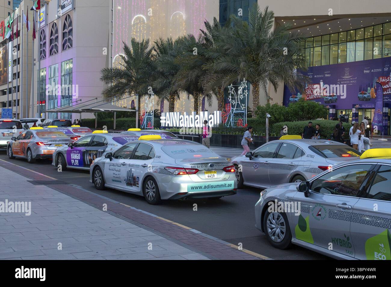 Road traffic taxi, Abu Dhabi, United Arab Emirates Stock Photo - Alamy