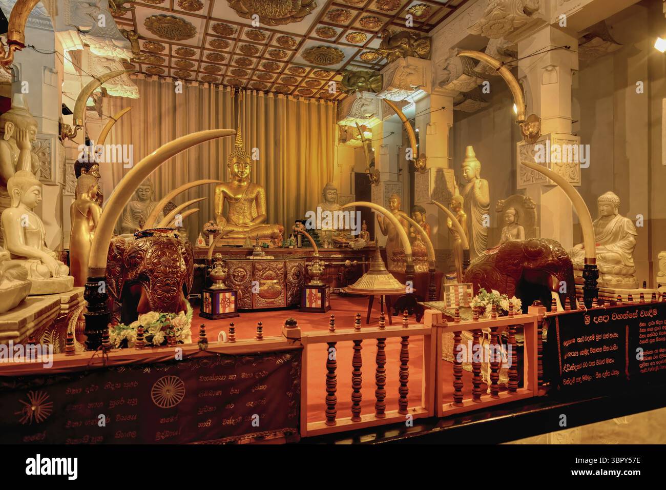 Temple of the sacred Tooth Relic or Sri Dalada Maligawa, New Shrine ...