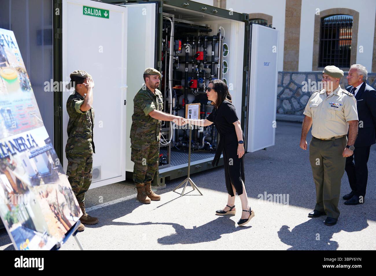 The Minister of Defense, Margarita Robles, during her visit to the 11th Engineer Specialties ...