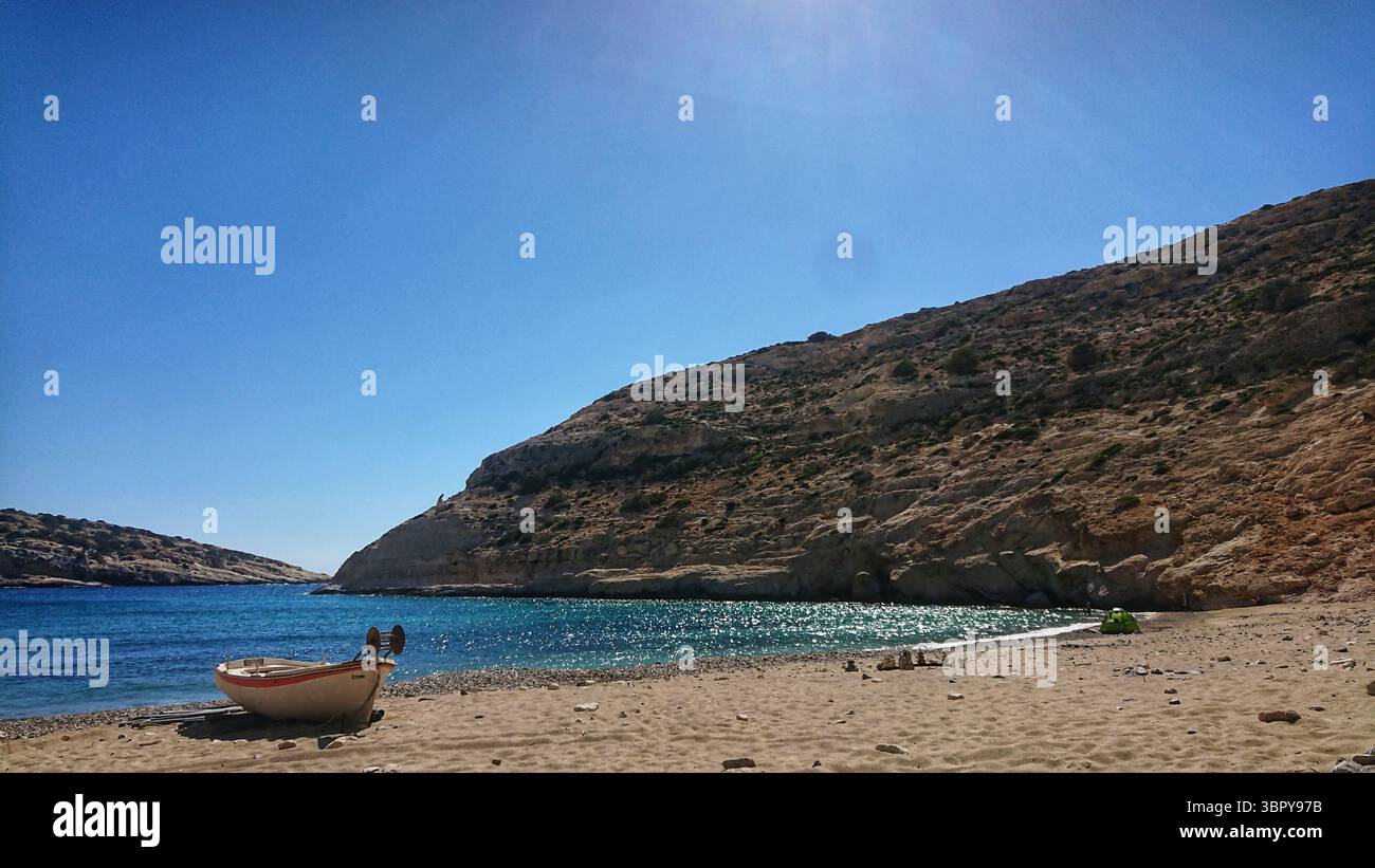 Sandy beach under sunlit cliffs hi-res stock photography and images - Alamy