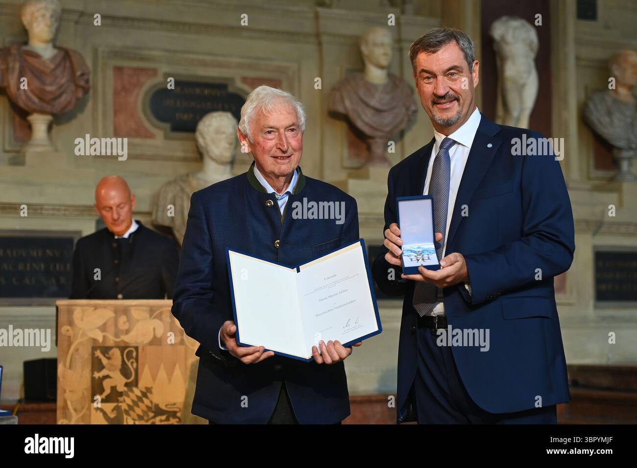 Martin Miller will receive the Bavarian Order of Merit from Markus ...