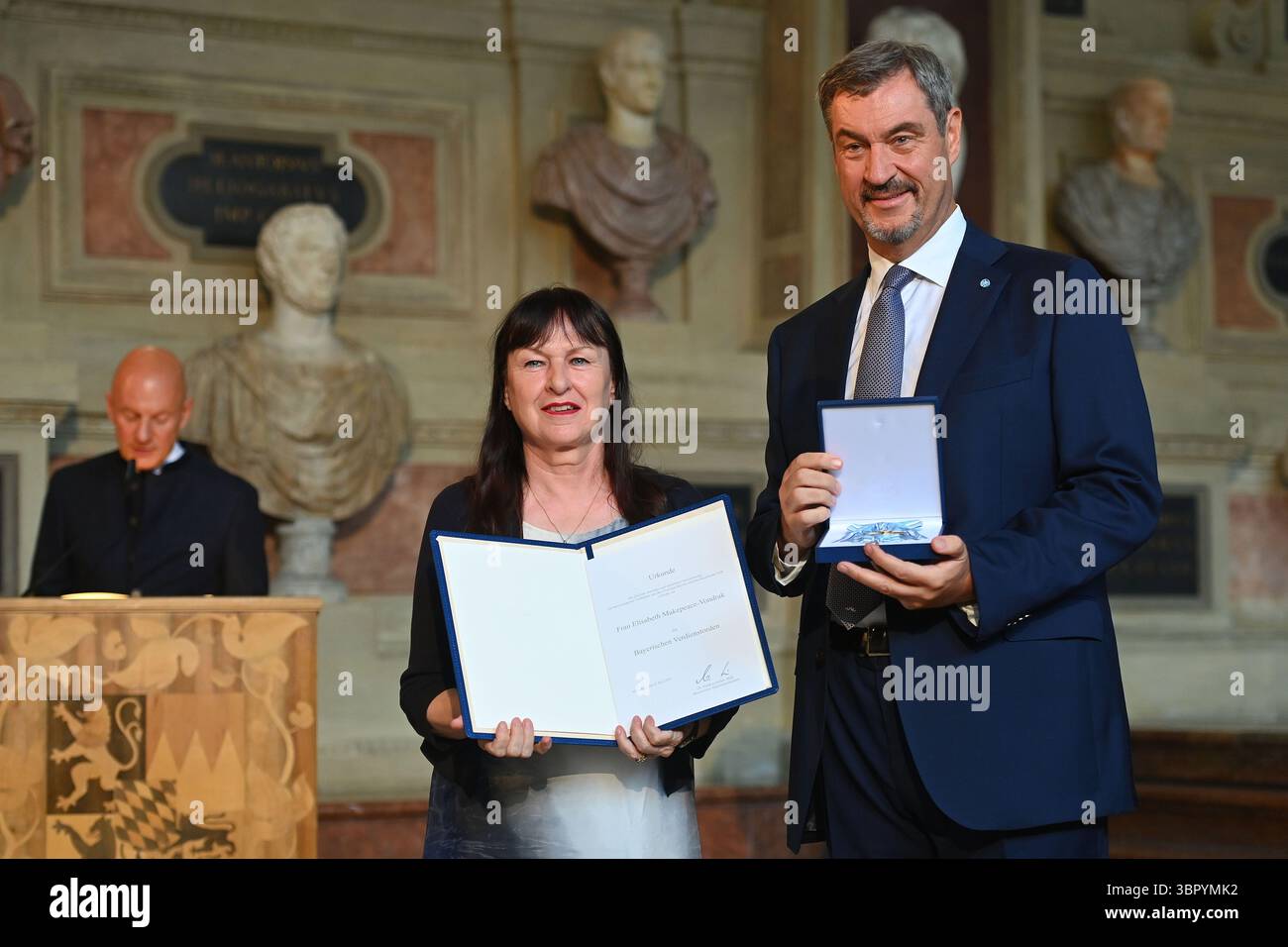 Elisabeth Makepeace Vondrak will receive the Bavarian Order of Merit ...