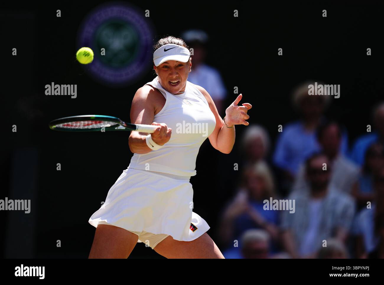 Amanda Anisimova during her Ladies' Singles match against Aryna ...