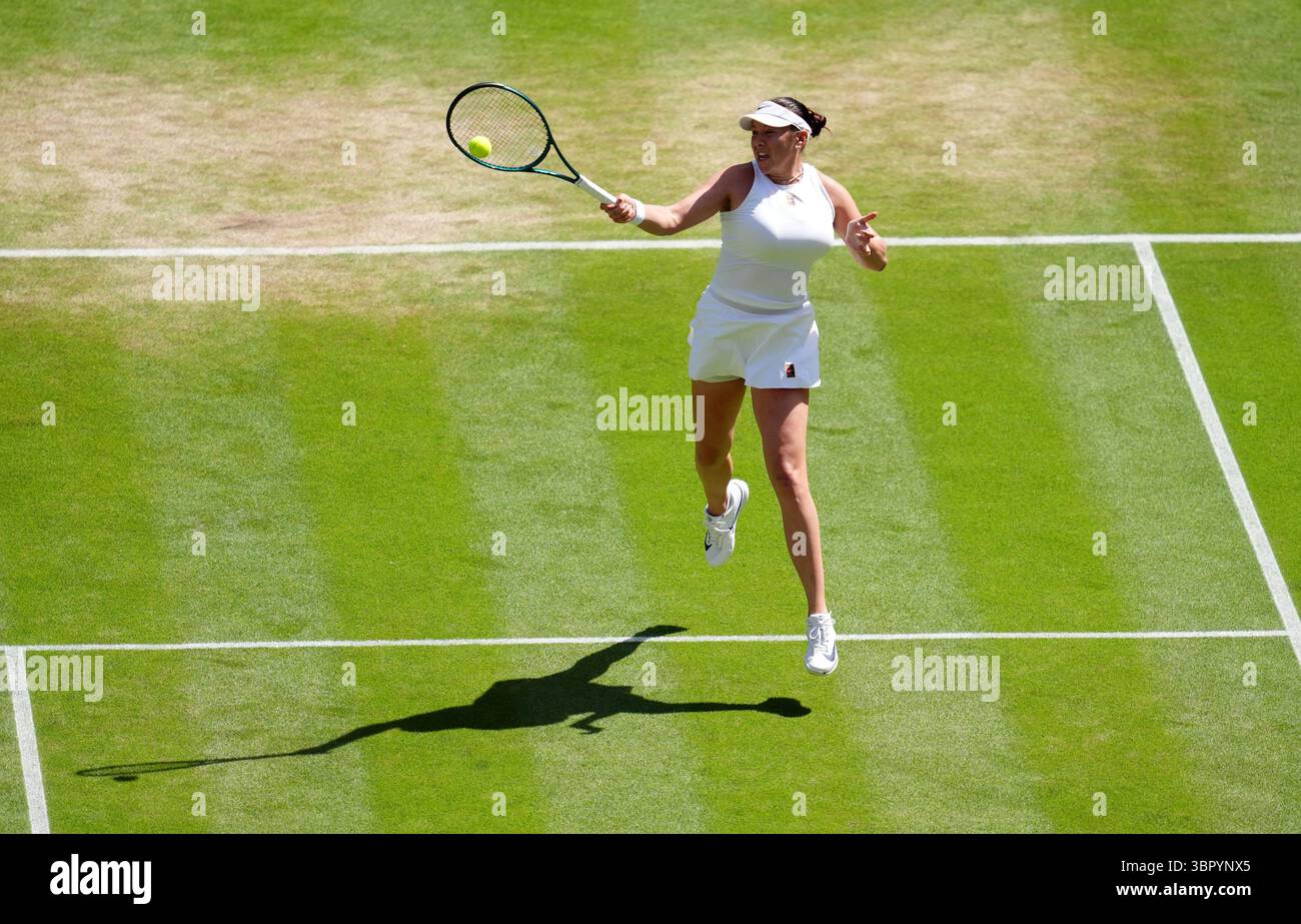 Amanda Anisimova during her Ladies' Singles match against Aryna ...