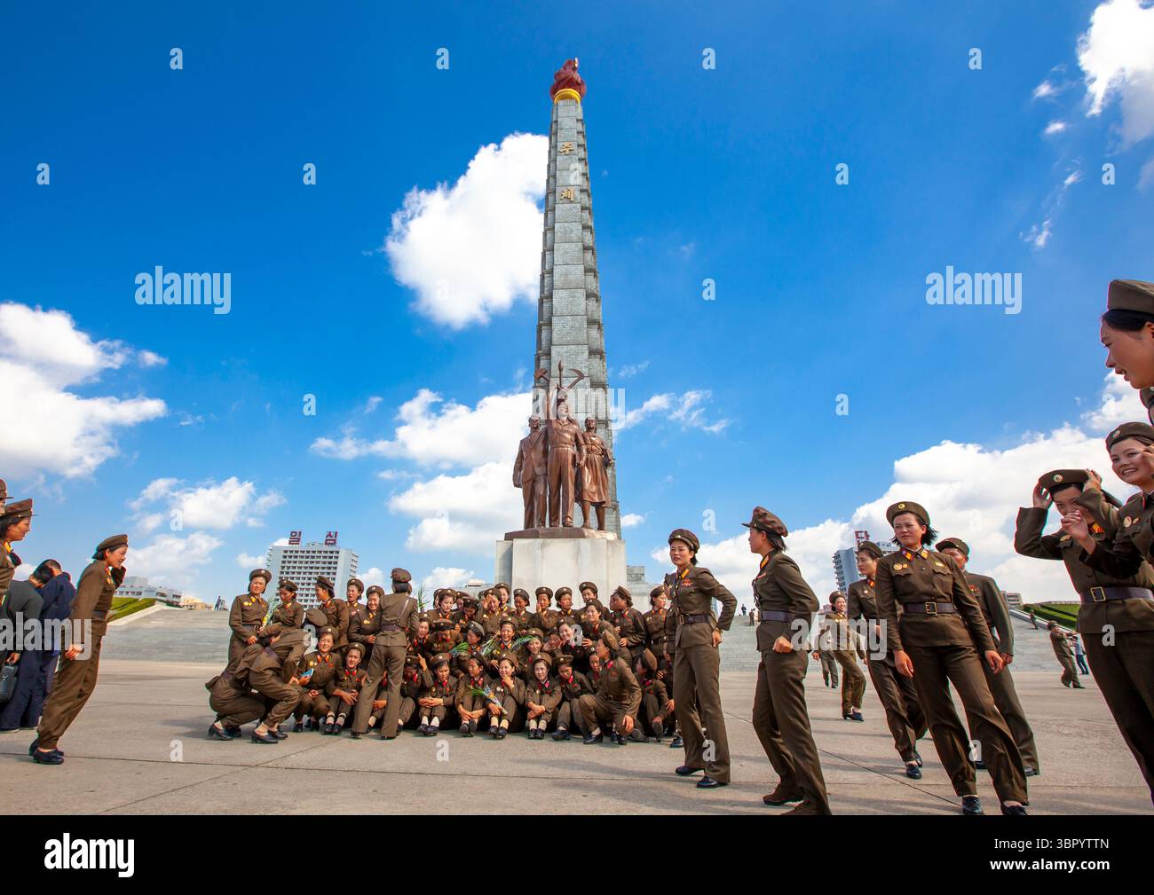 North Korean female soldiers posing in front of the Juche tower, DGC ...