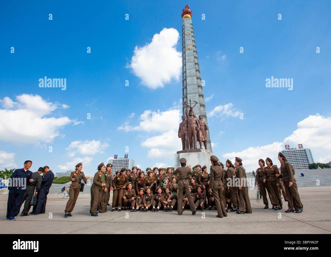 North Korean female soldiers posing in front of the Juche tower, DGC ...