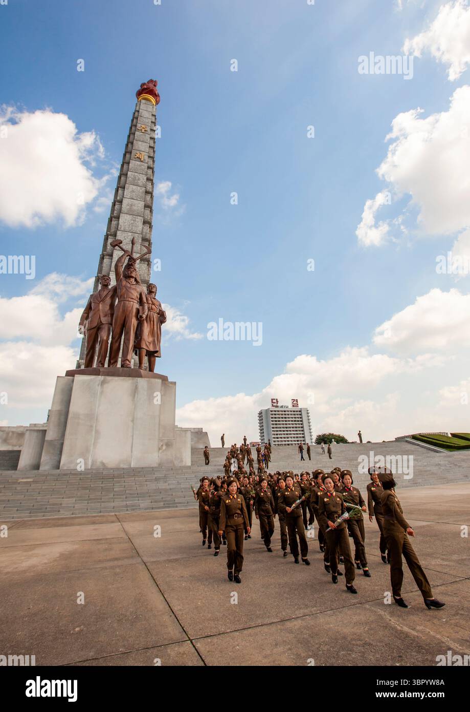 North Korean female soldiers posing in front of the Juche tower, DGC ...