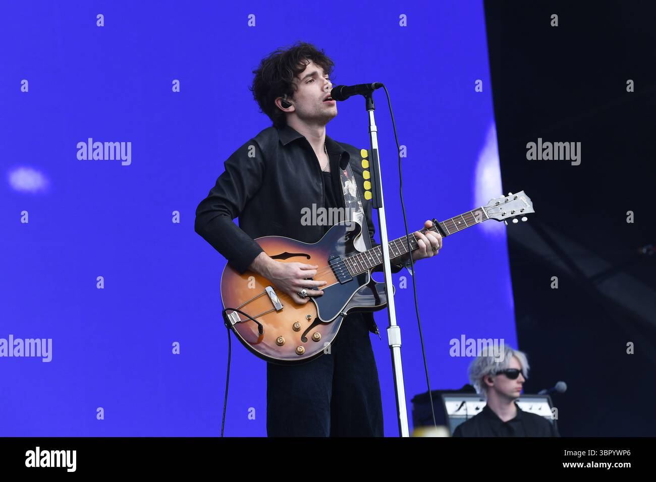 Elijah hewson on stage at glastonbury hi-res stock photography and ...