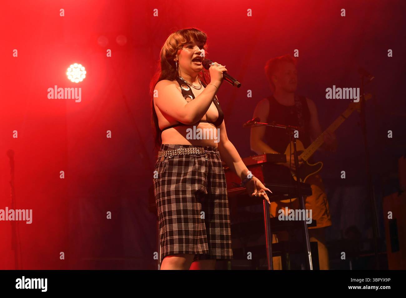 SHEPTON MALLET, ENGLAND - JUNE 27: Lola Young performing at Glastonbury ...