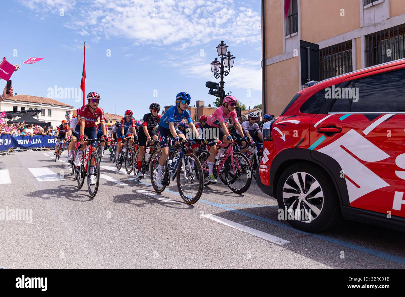 Race during transfer during Giro d'Italia Women - Stage 5 - Mirano ...