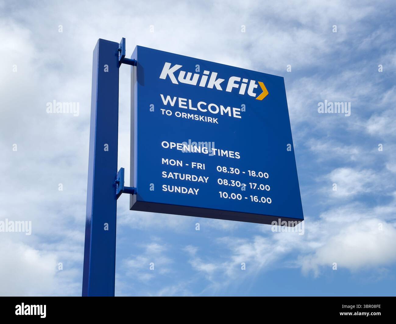 Kwik fit logo hi-res stock photography and images - Alamy