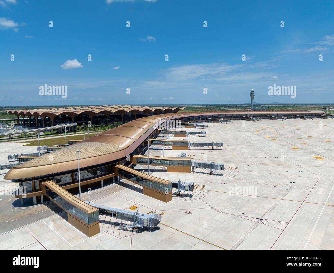 (250710) -- PHNOM PENH, July 10, 2025 (Xinhua) -- This undated aerial ...
