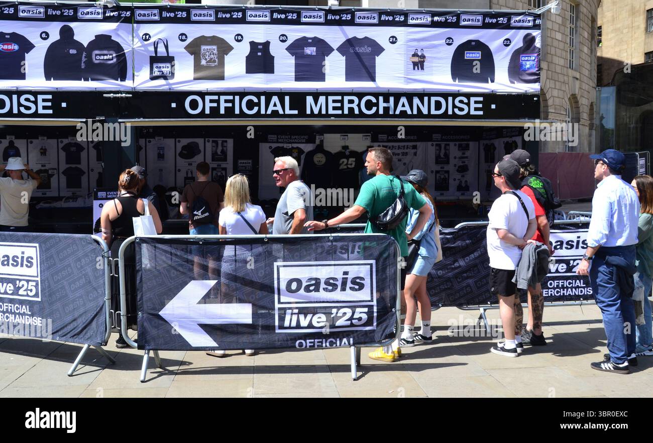 Oasis live 25 memorabilia hi-res stock photography and images - Alamy